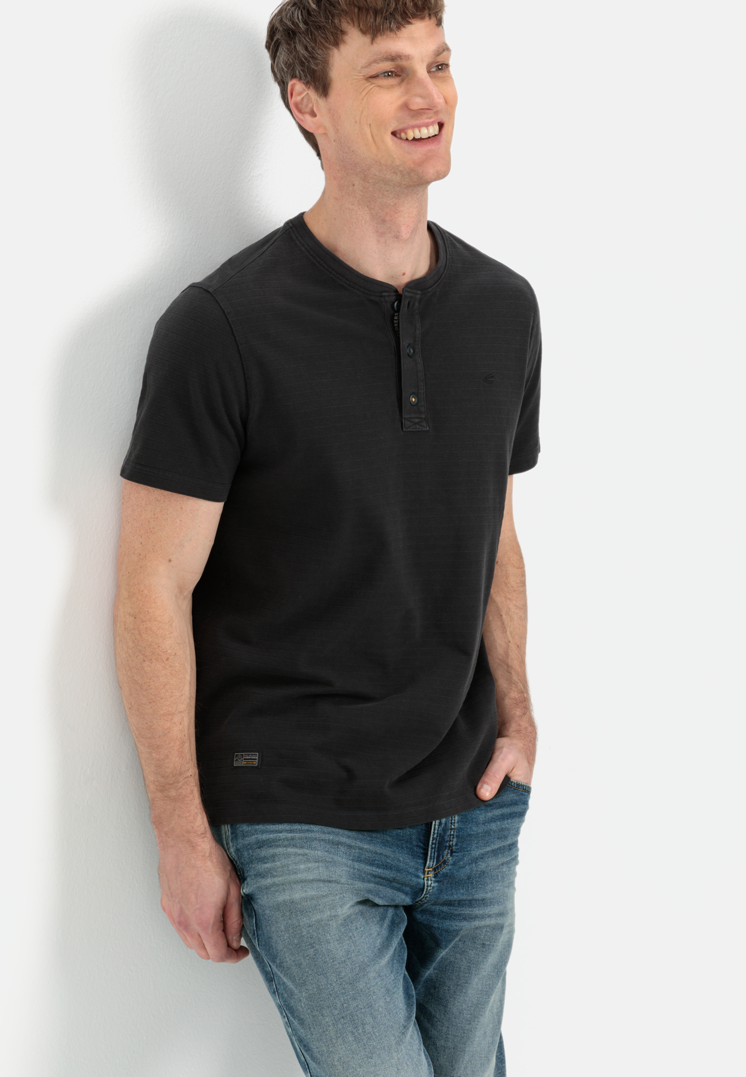 Short sleeve henley for Men in black | camel active